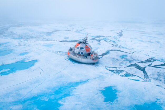 Sea ice: definition, formation, climatic role and impact of global warming