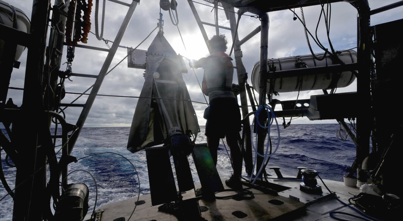 Along shipyards and scientific missions, the schooner Tara